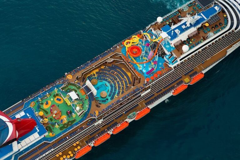 Dramatic Dock Dive Captured on Camera - Luxury Cruising