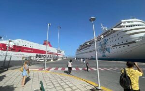 Ferry Vs Cruise Ship: Spot The Difference (There Are 12!)