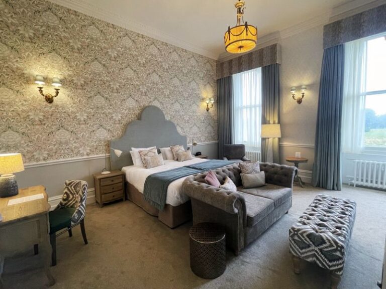 Warner Leisure Heythrop Park Hotel Review: Just Like A Cruise Ship?